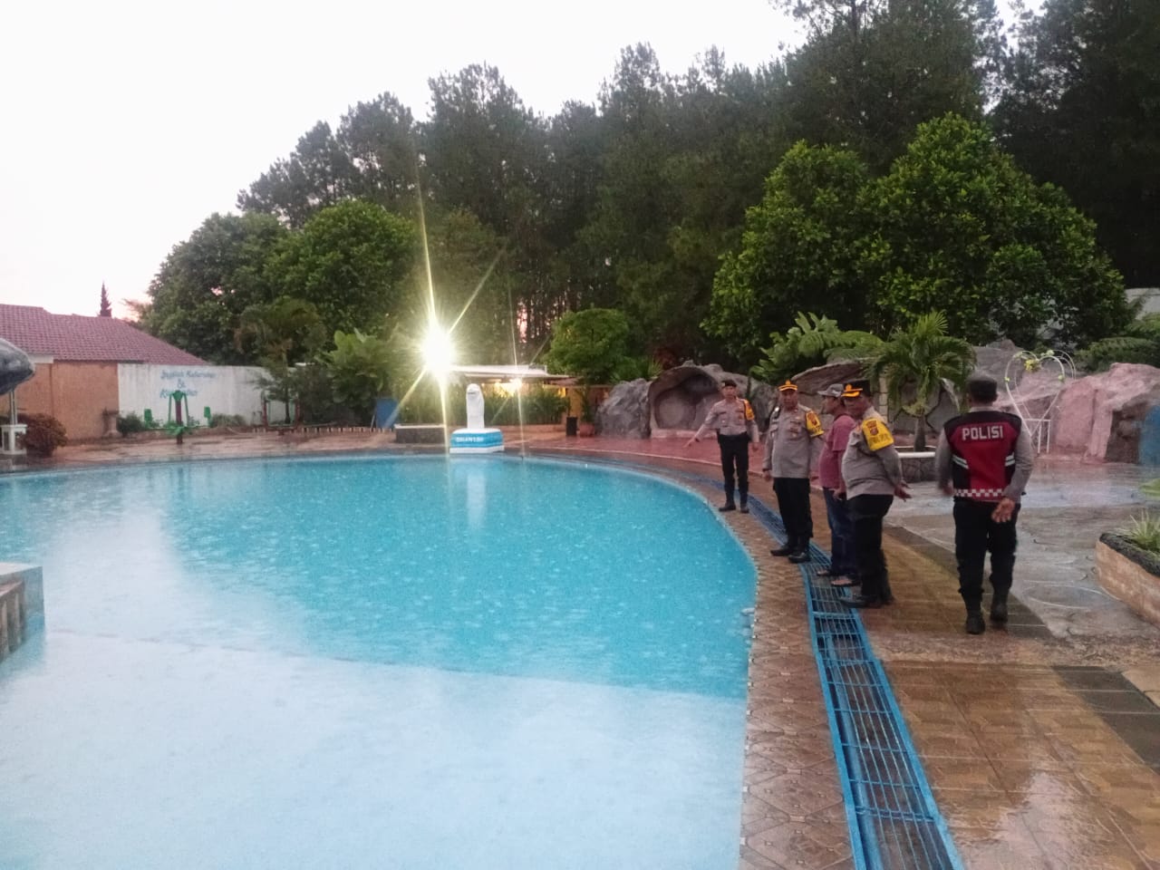 Tragis, Bocah 7 Tahun Tewas Tenggelam di Kolam Renang Tanpa Diketahui Pengunjung - ArmadaBerita.Com